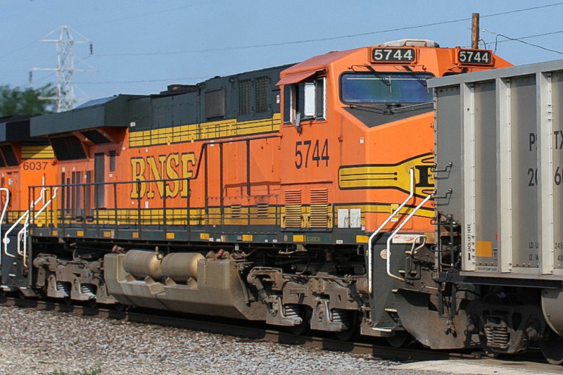 BNSF 5744